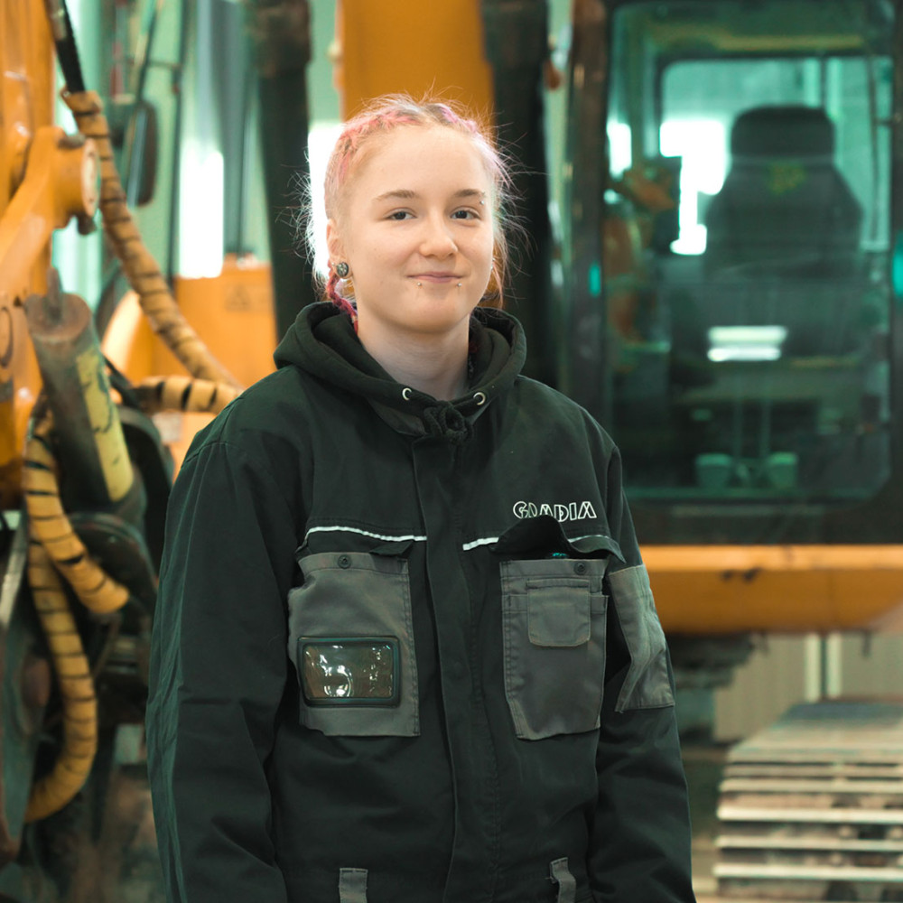 Janika: maarakennuskoneenkuljettaja, rakennusalan perustutkinto | Gradia